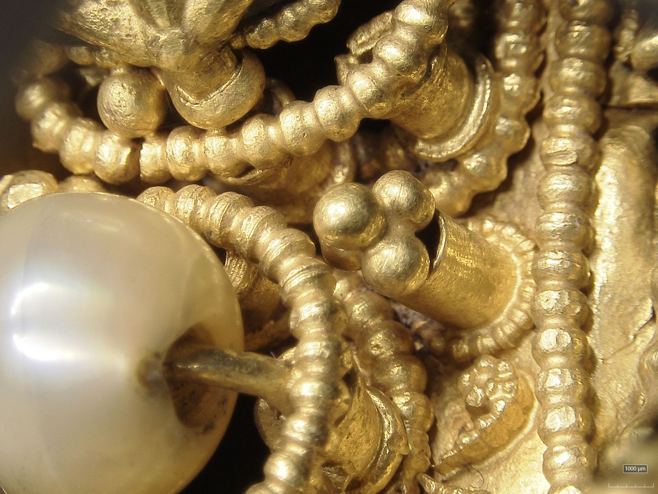 CROWN. Untersuchungen zu Materialität, Technologie und ...