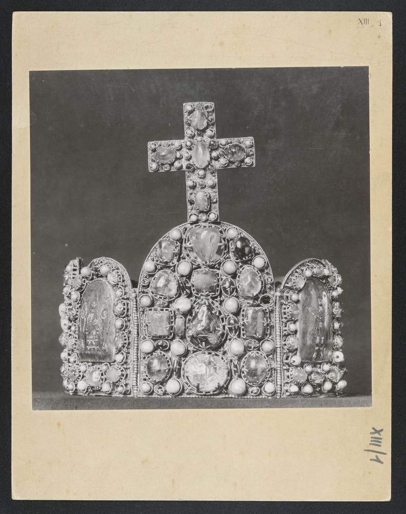 CROWN. Untersuchungen zu Materialität, Technologie und ...