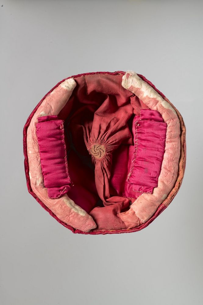 CROWN. Untersuchungen zu Materialität, Technologie und ...