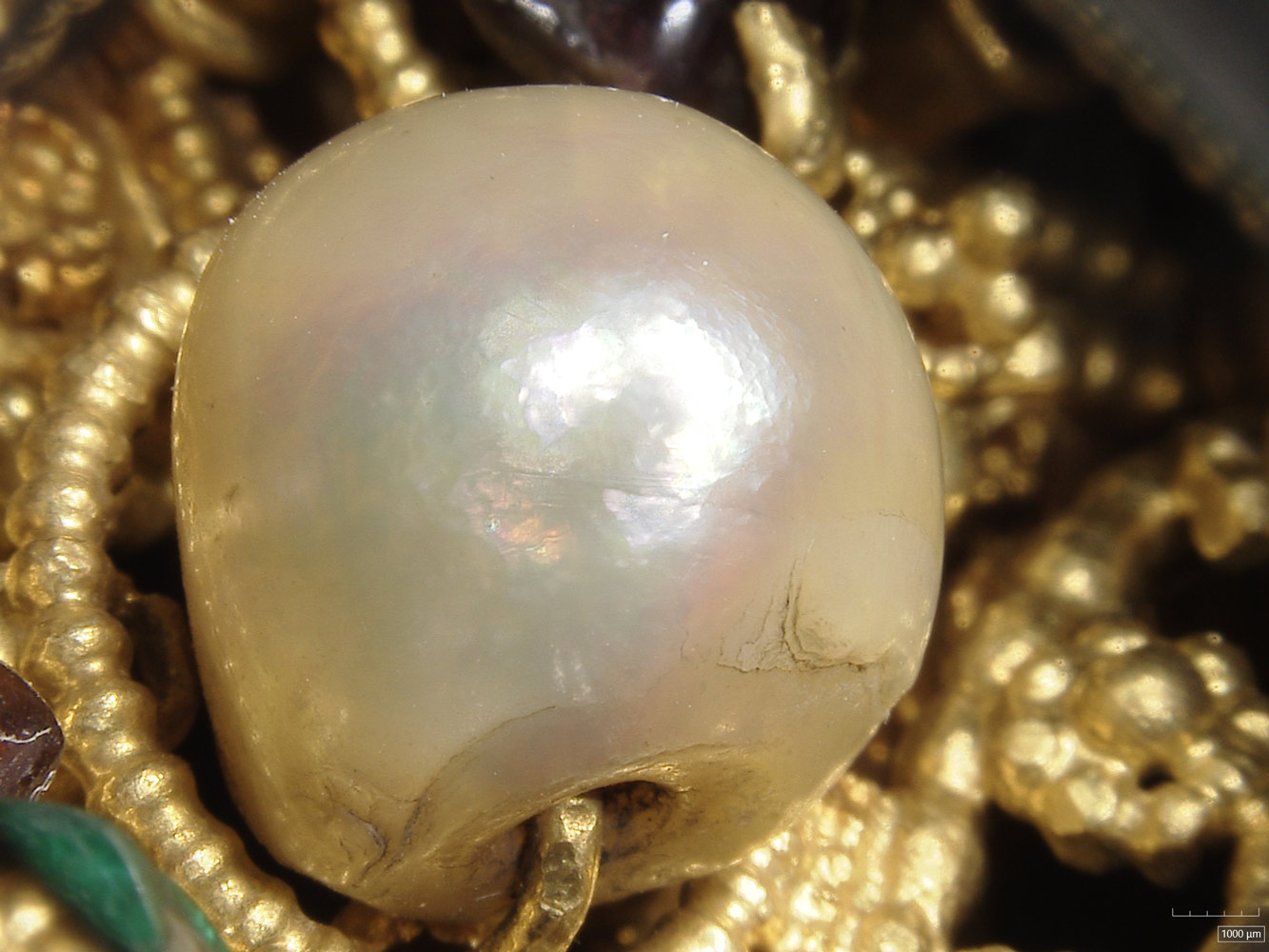 CROWN. A research project on the materiality, technology and state of ...